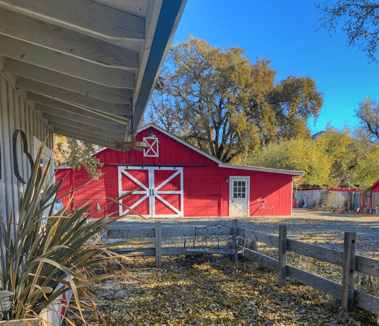 Soul Whispering Ranch | 灵吟山庄