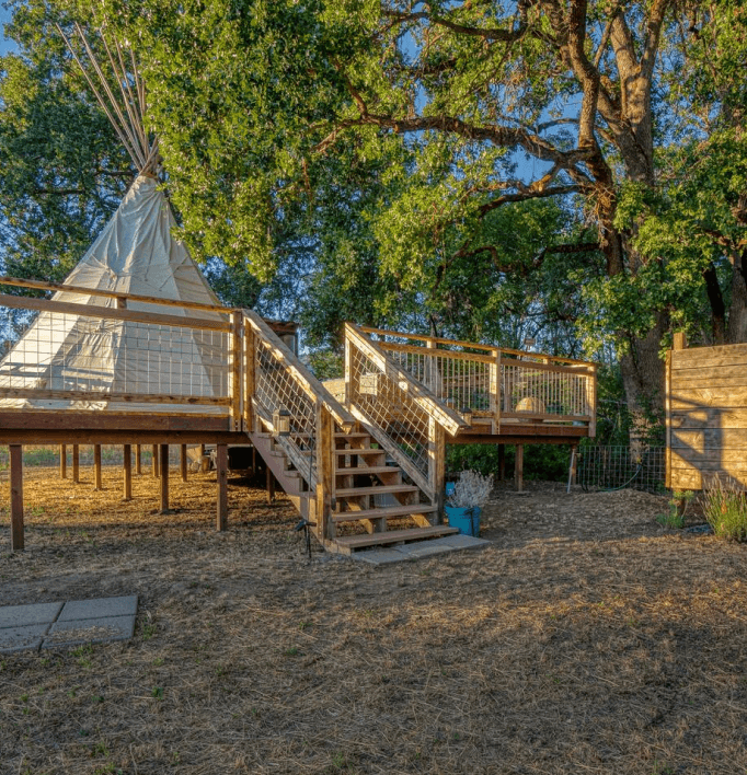 Soul Whispering Ranch | 灵吟山庄